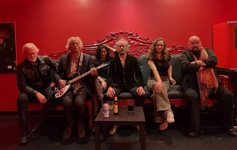 REM, QOTSA e il supergruppo degli Screaming Trees Drink The Sea ...